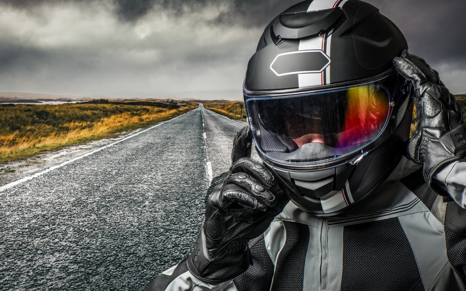 The Pros and Cons of Motorcycle Helmet Visors - BikesGuide ikman
